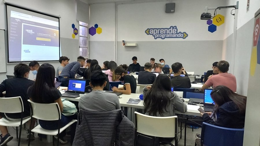 Abren las inscripciones para jóvenes que quieran aprender programación ...