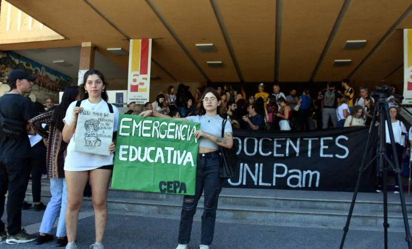 Se sintió con fuerza el paro en la UNLPam: «Se corre el riesgo del ...