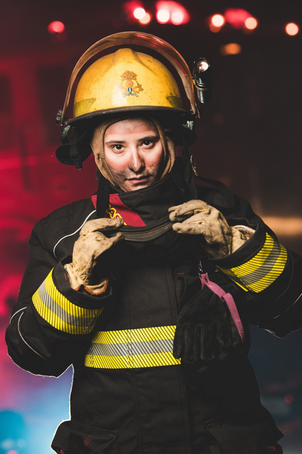 «Mujeres que inspiran»: La foto de una bombera piquense del fotográfo ...