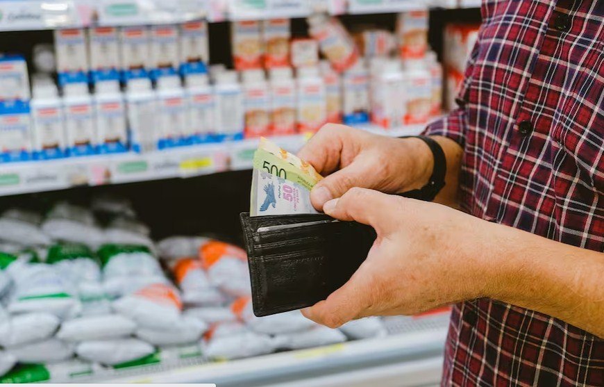 Cuánto necesitó una familia en junio para no ser pobre - Zonal Noticias