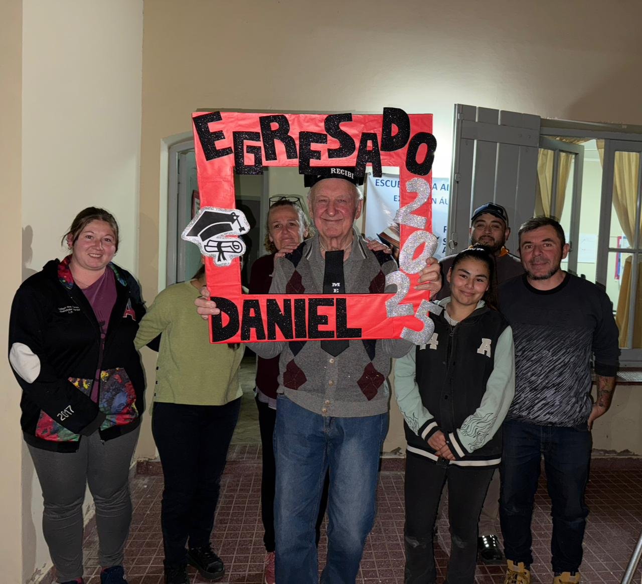 Nunca es tarde para cumplir sueños: A sus 83 años Daniel Hecker de Emb ...
